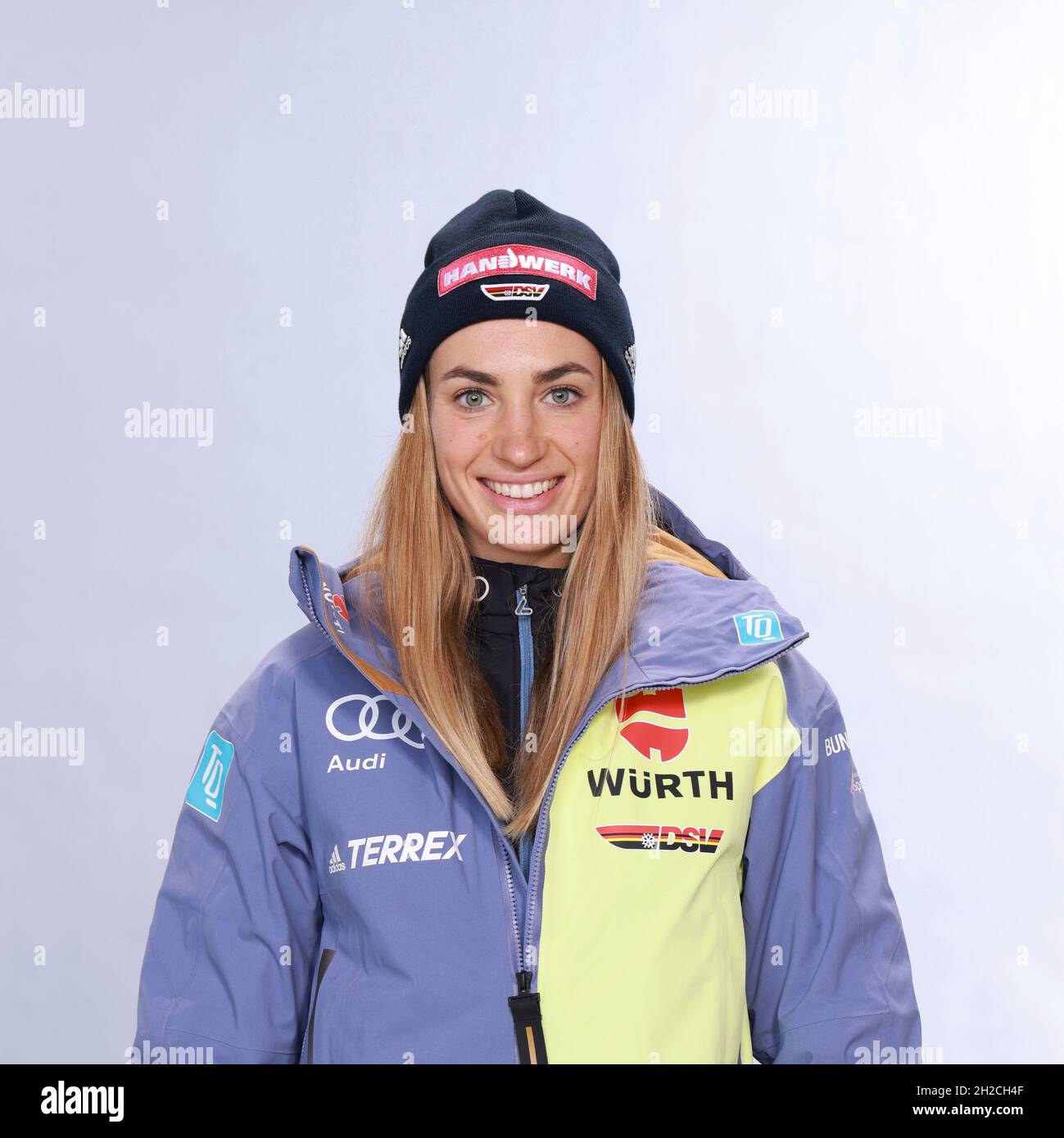 Fink portrait hi-res stock photography and images - Alamy