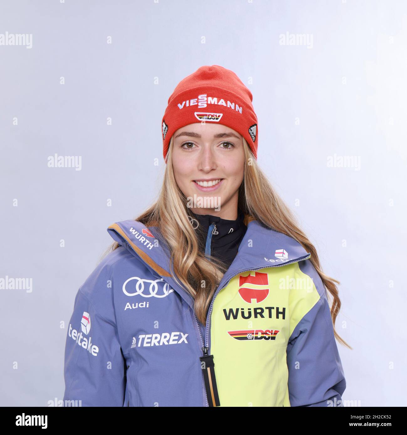 2021 2022 ski season hi-res stock photography and images - Alamy