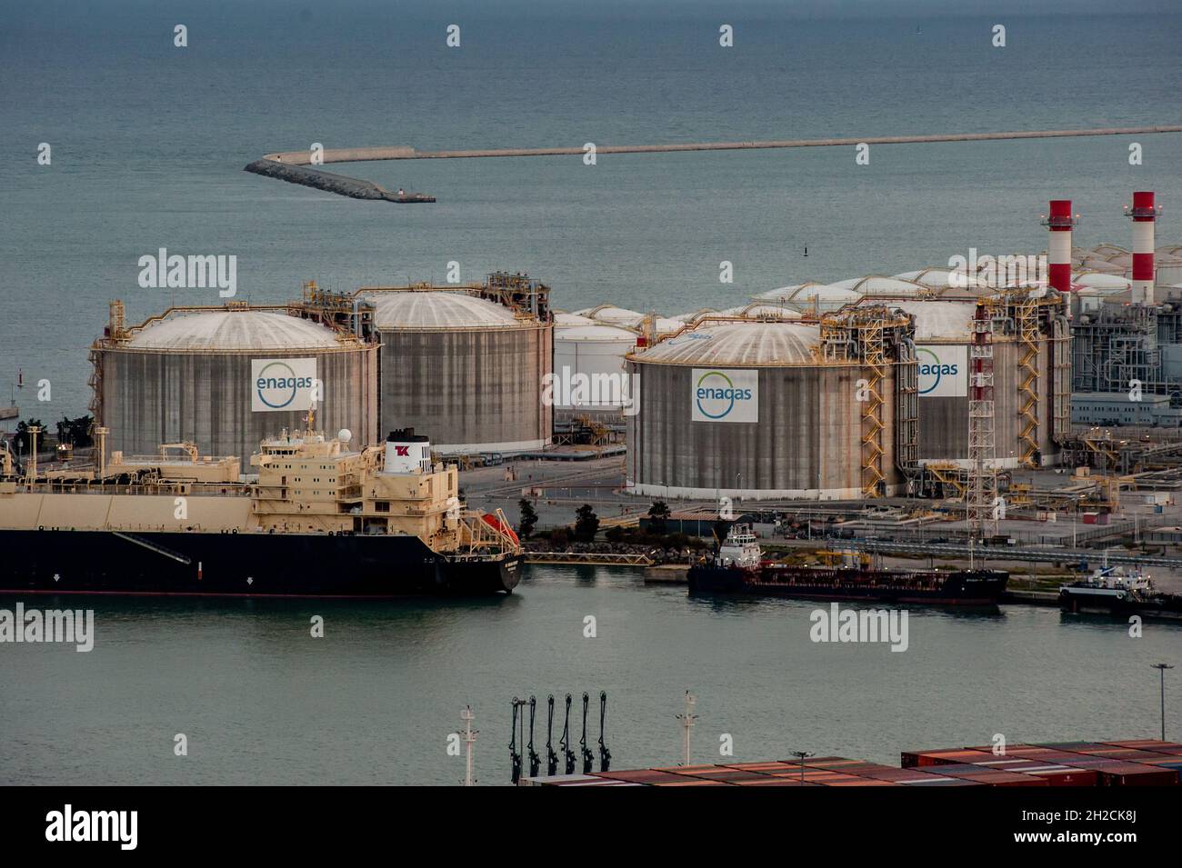 Gas storage tanks of the Spanish energy company and European ...