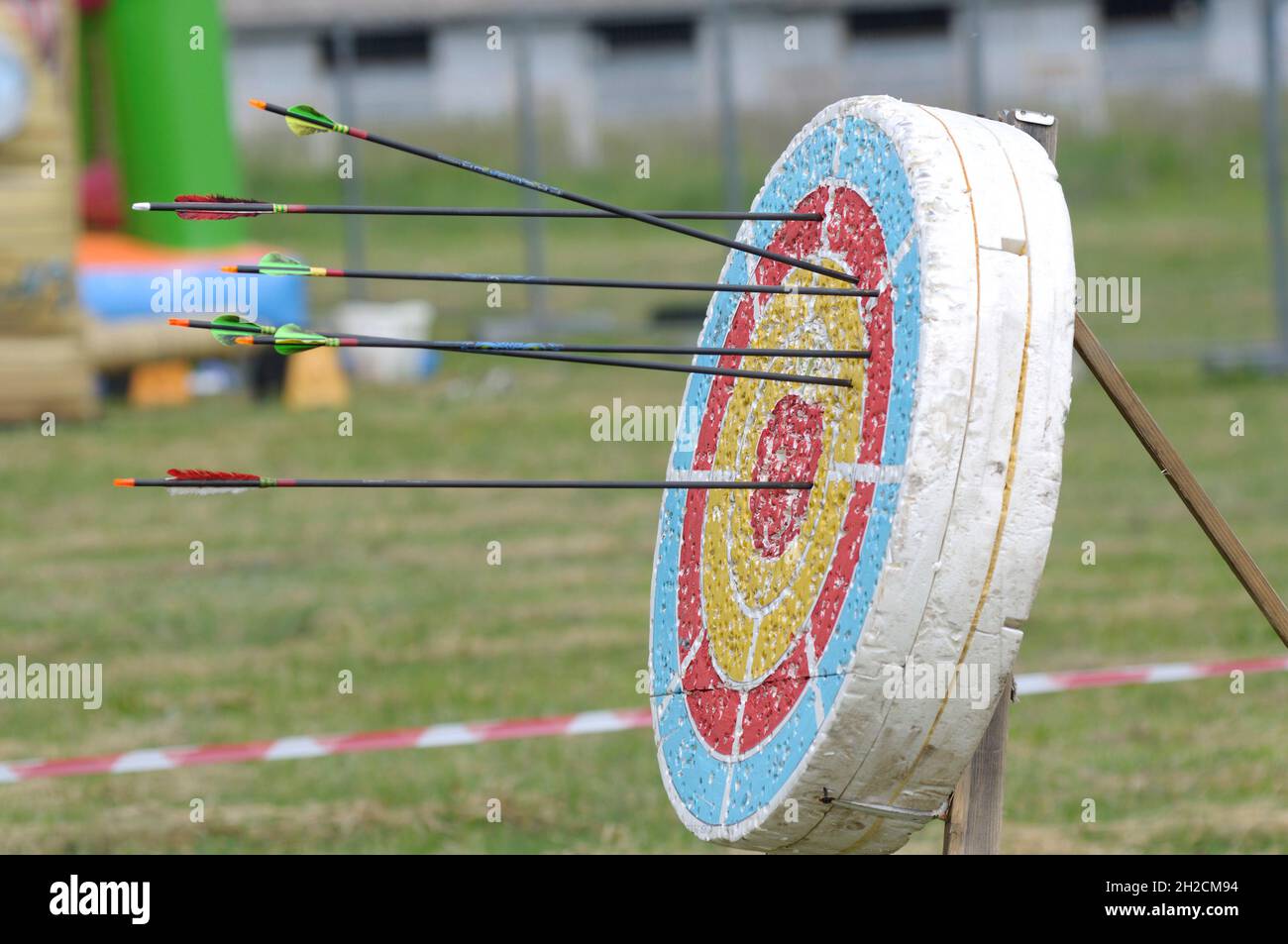 Arrows stuck hi-res stock photography and images - Alamy