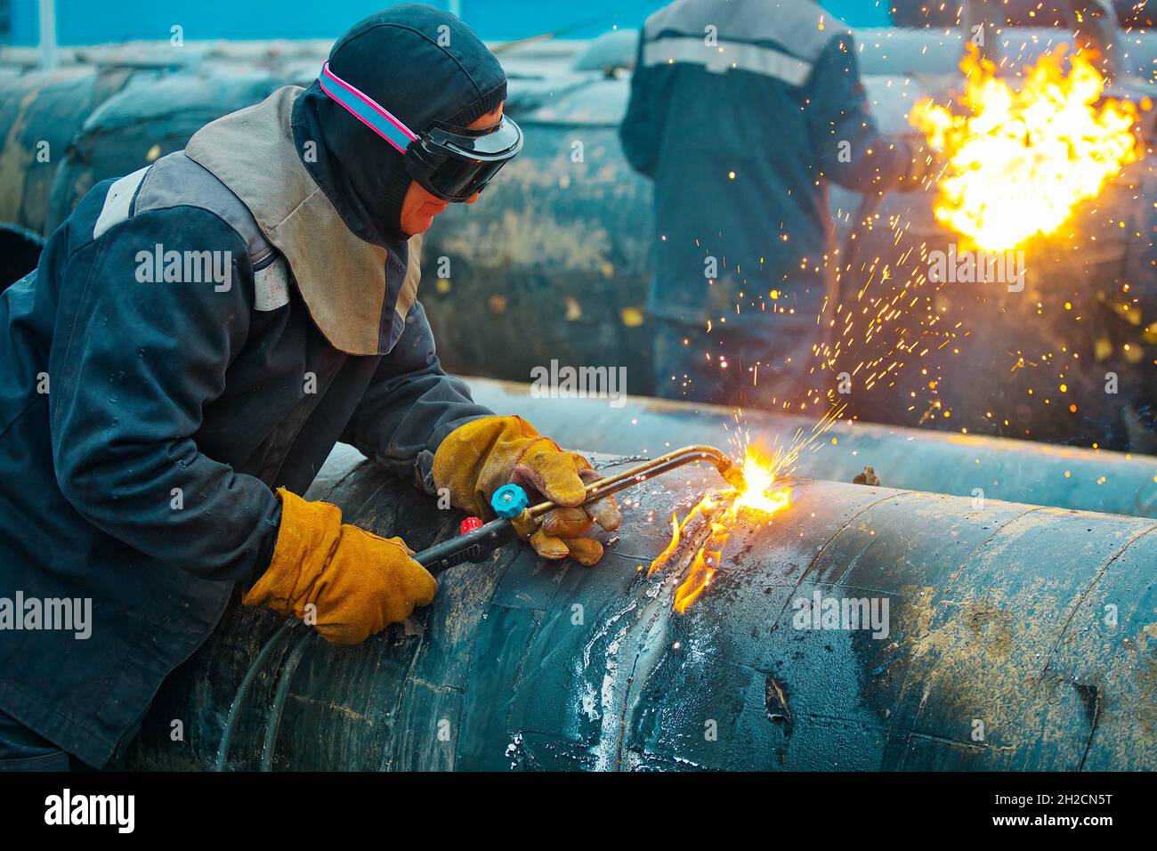 Svrshchiki cut with acetylene welding old pipes of the gas pipeline of ...