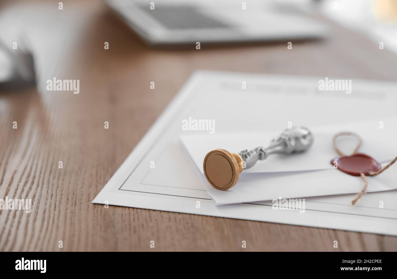 Notary public witnessing hi-res stock photography and images - Alamy