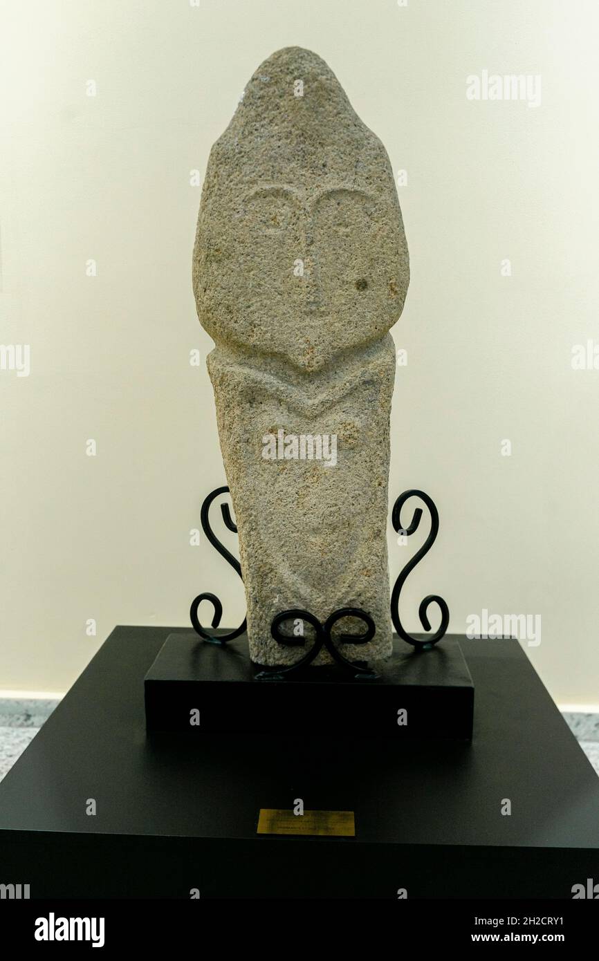 Woman's stone statue, 9-11 century, Kazakhstan. Medieval stone statues ...