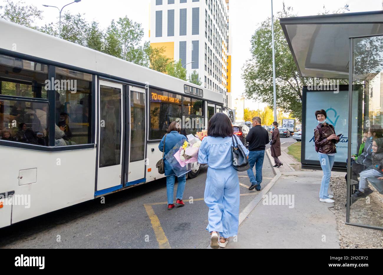 Busstop hi-res stock photography and images - Alamy