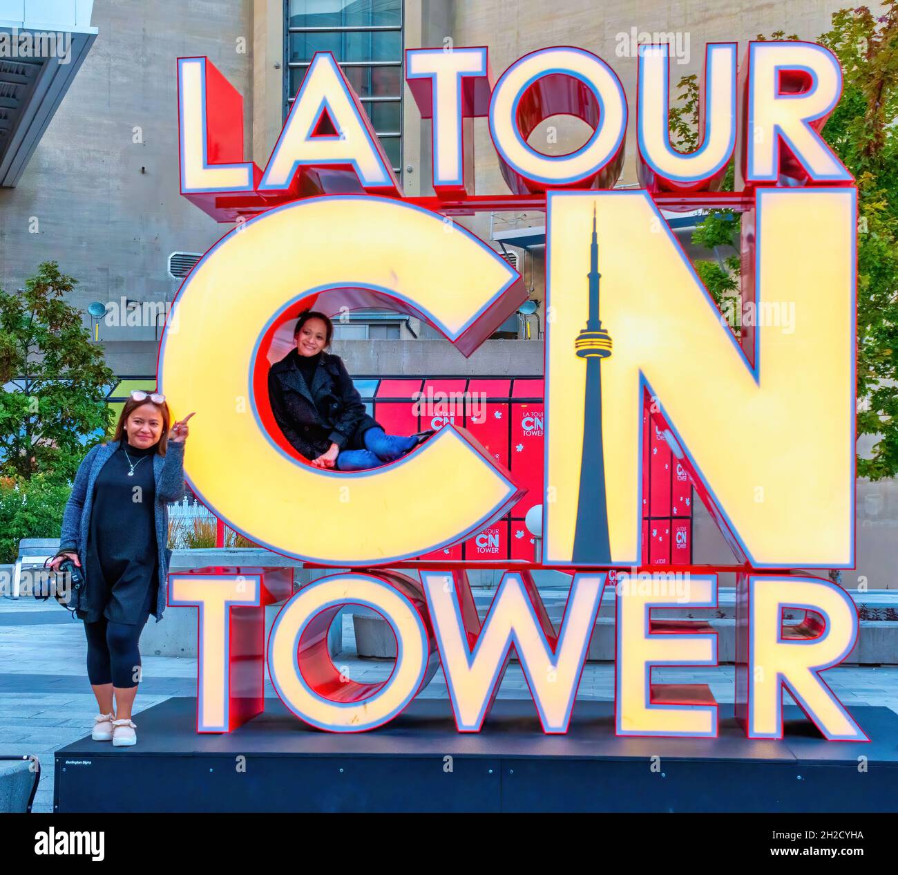 Cn tower sign hi-res stock photography and images - Alamy