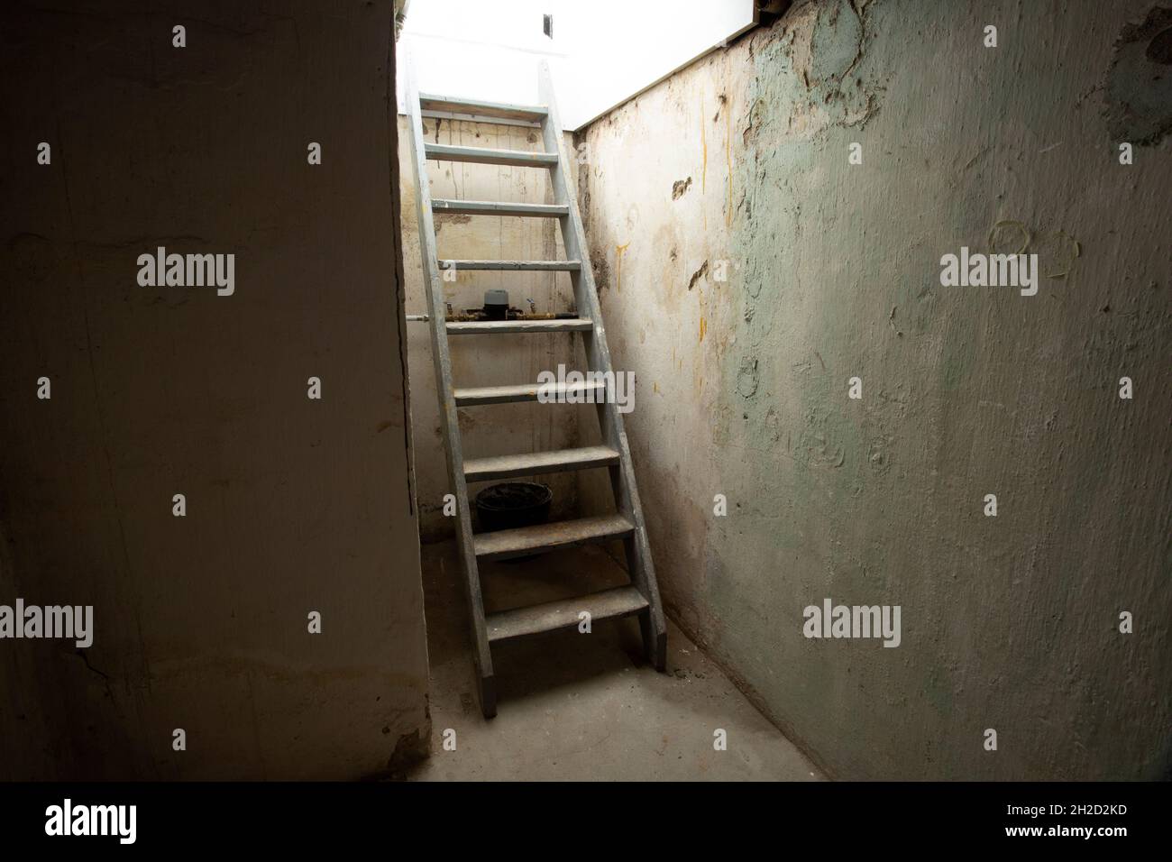 Cellar stairs hi-res stock photography and images - Alamy