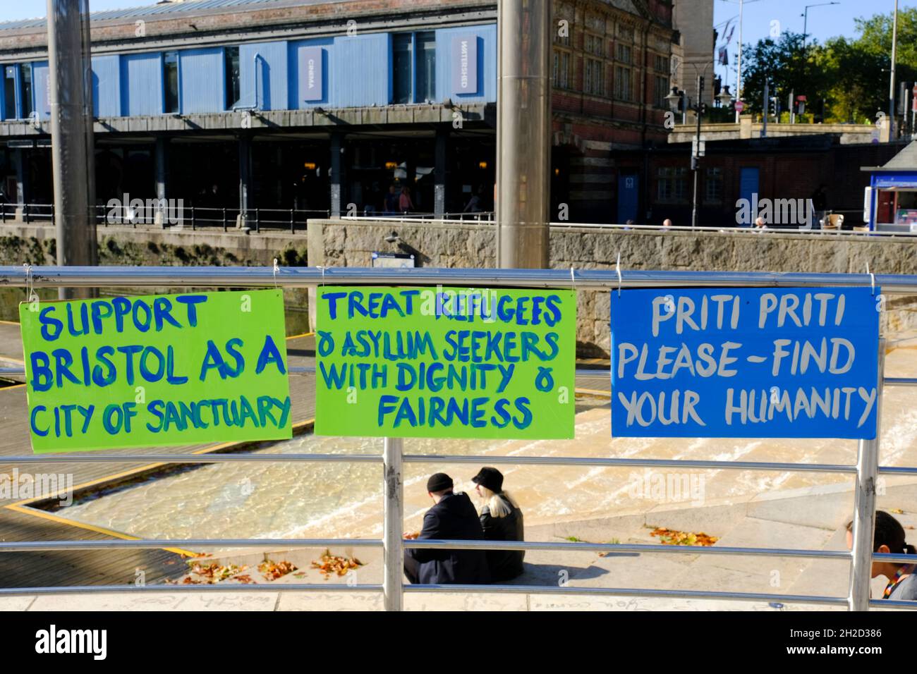 Live borders hi-res stock photography and images - Alamy