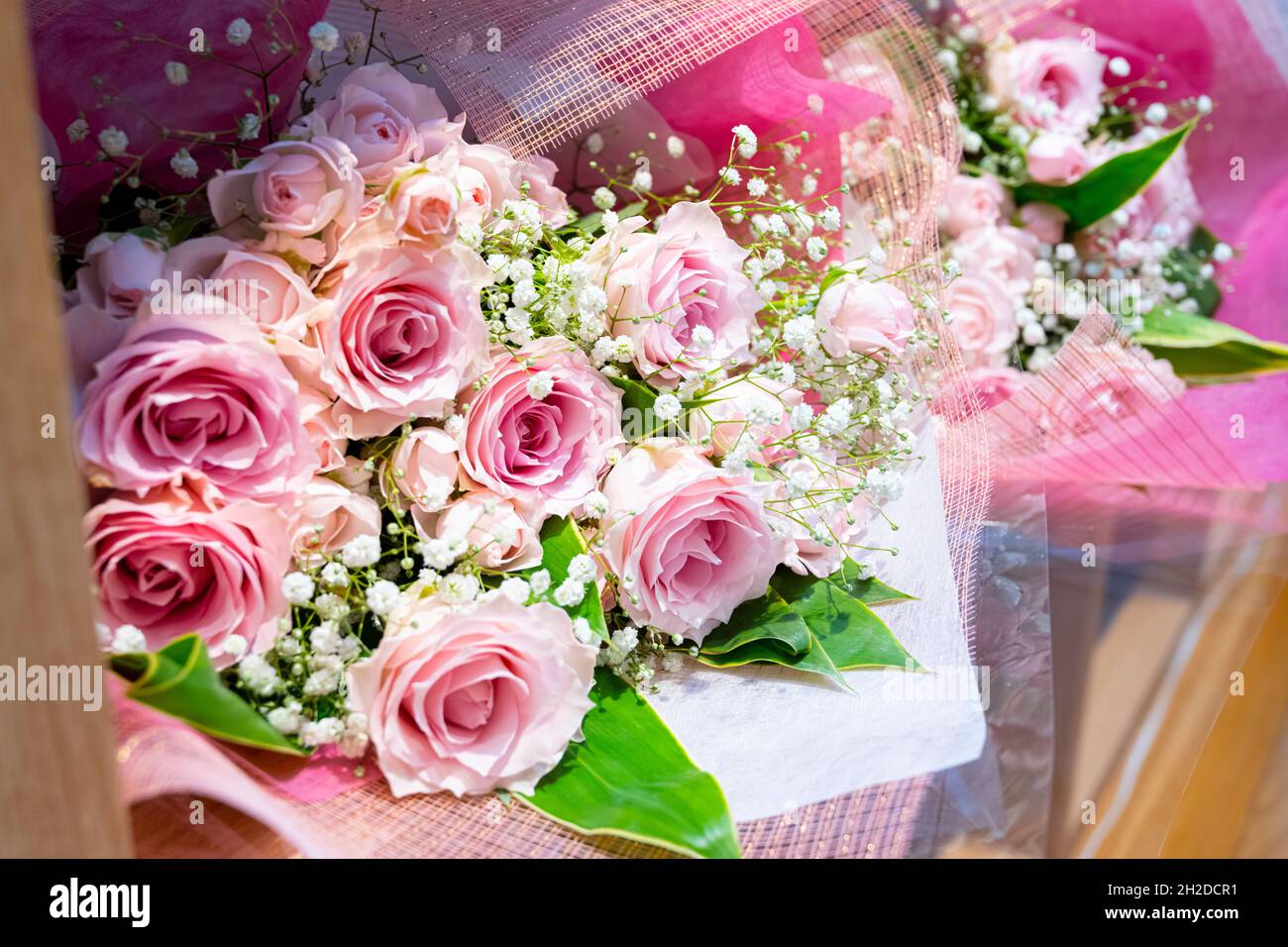 Bouquet of pink and white roses and gypsophila Stock Photo - Alamy