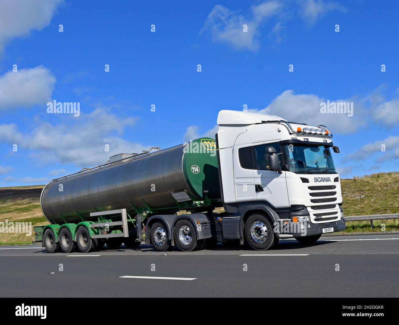 Tanker hgv hi-res stock photography and images - Alamy