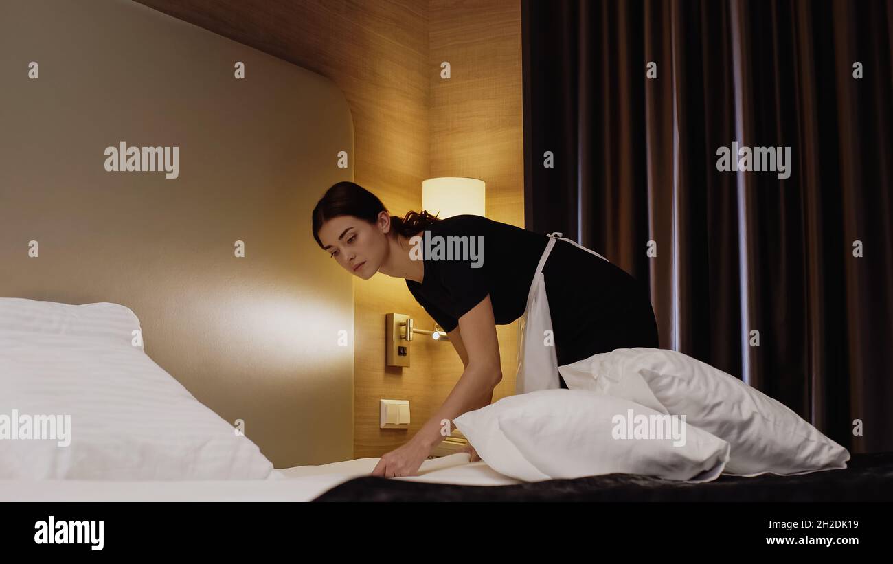 Hotel maid dark hi-res stock photography and images - Alamy