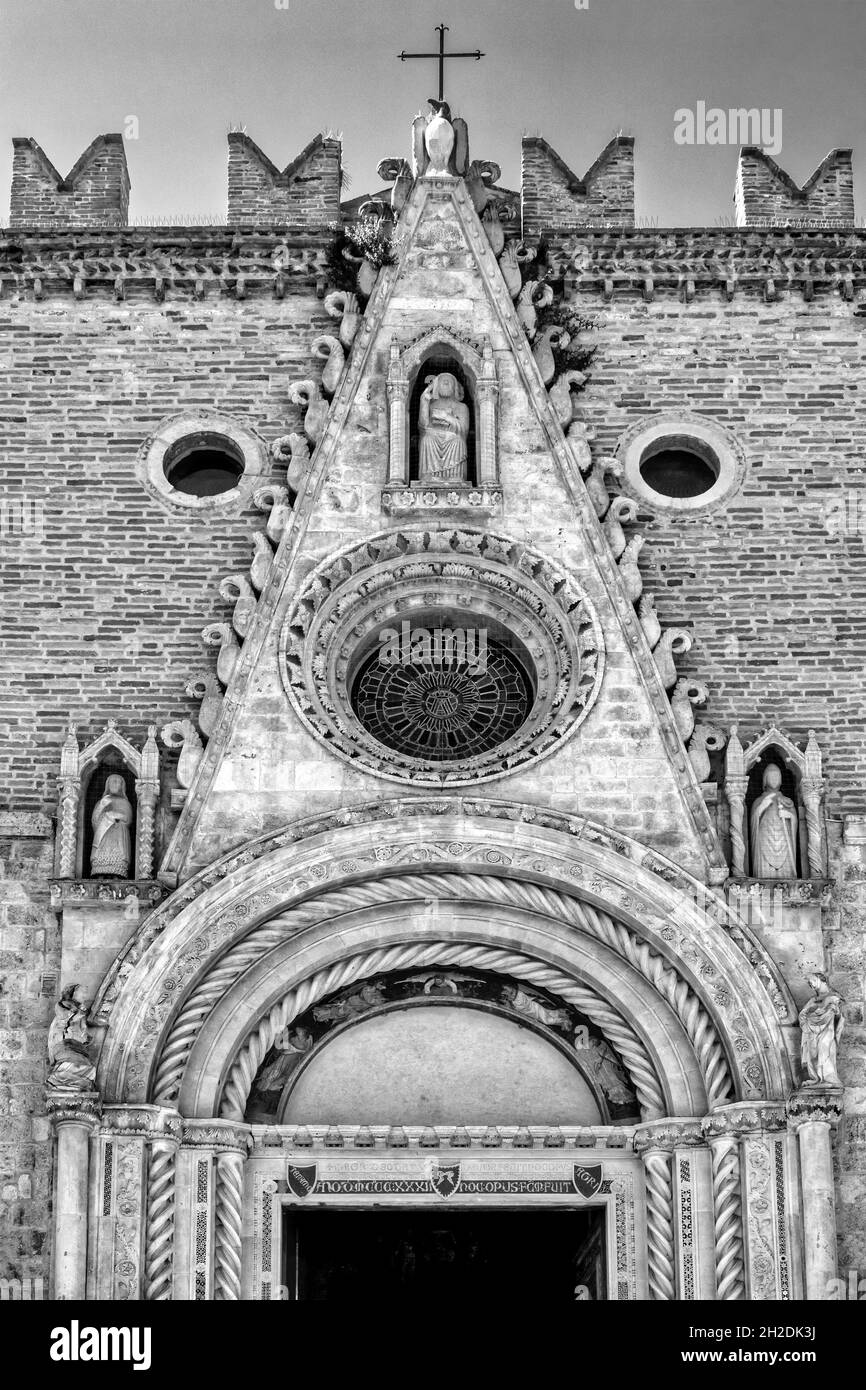 Duomo di teramo hi-res stock photography and images - Alamy