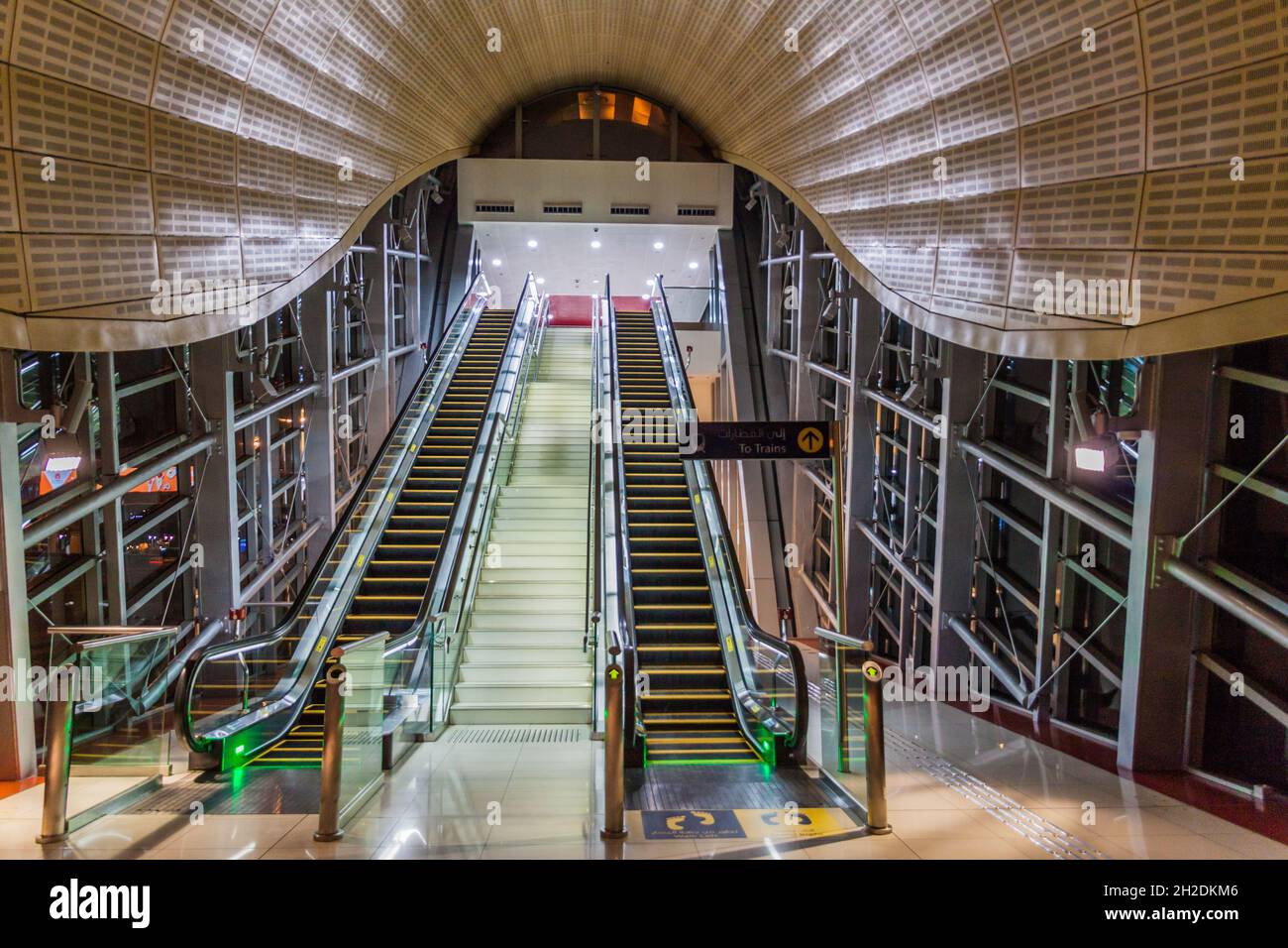 Dubai metro station interior design hi-res stock photography and images ...