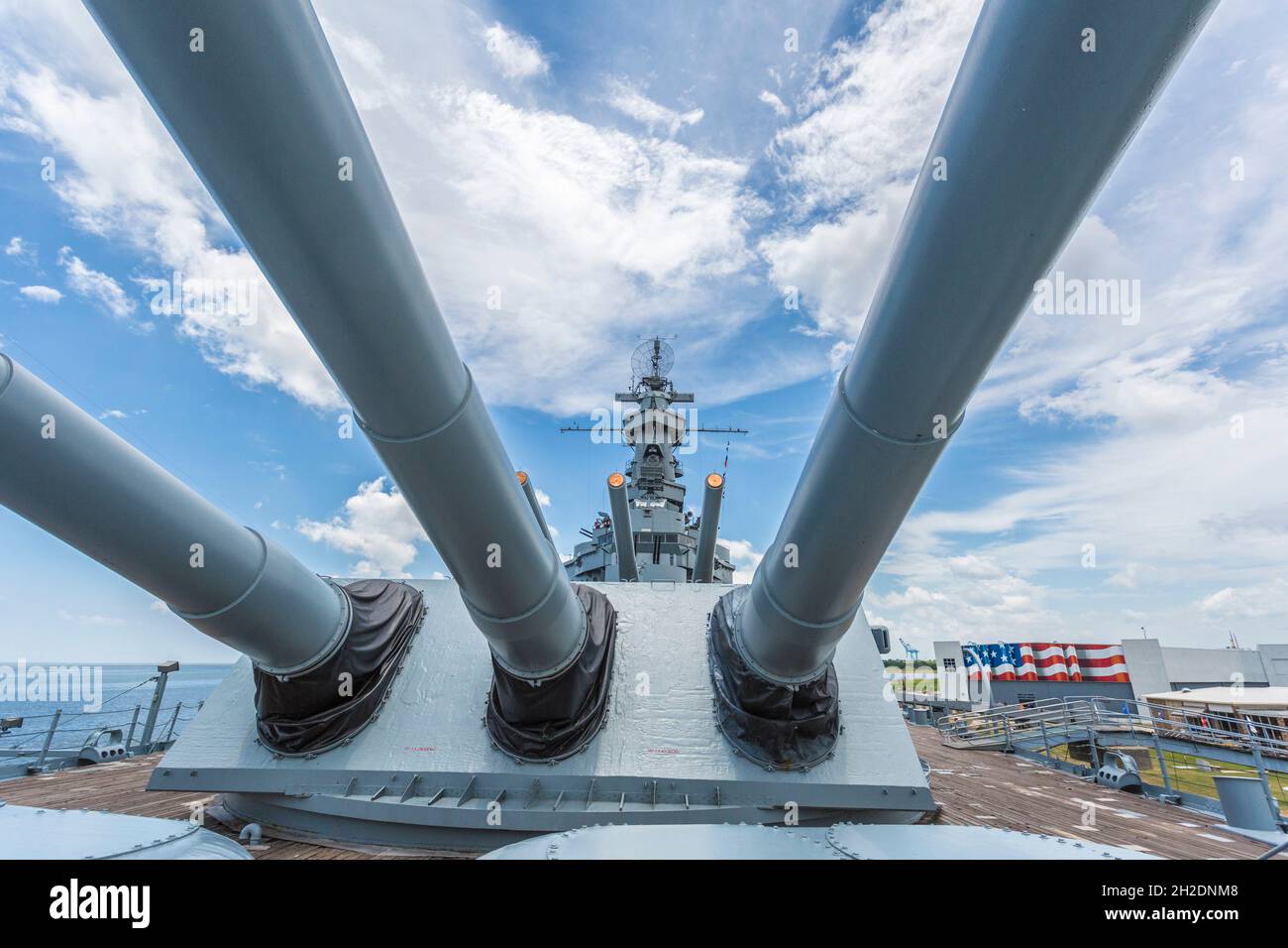 16 inch, 45 caliber Big Guns on the USS Alabama museum battleship at ...