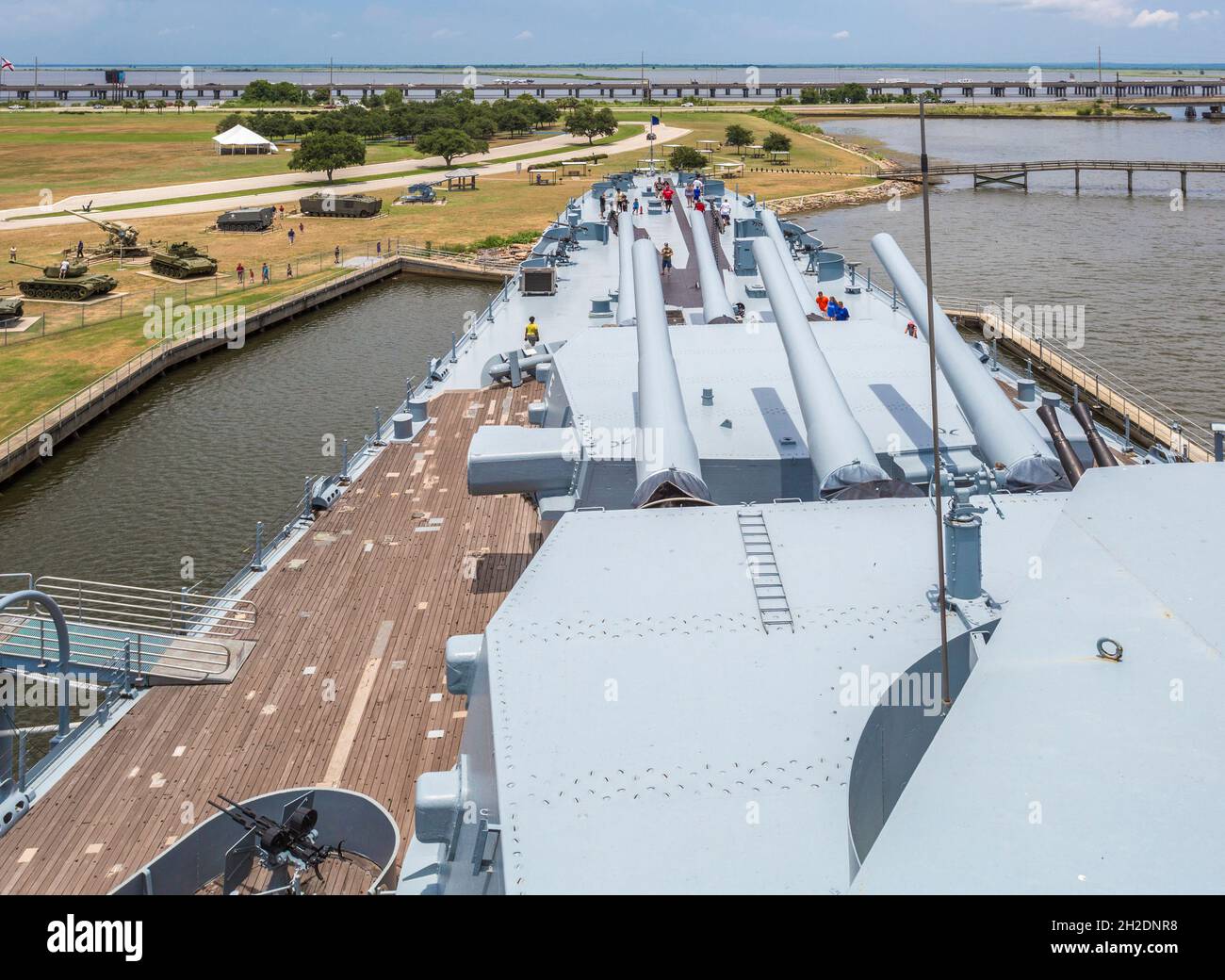 16 inch, 45 caliber Big Guns on the USS Alabama museum battleship at ...