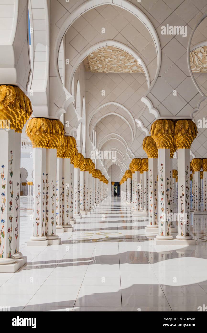 Walkway around Sheikh Zayed Grand Mosque in Abu Dhabi, the capital city ...