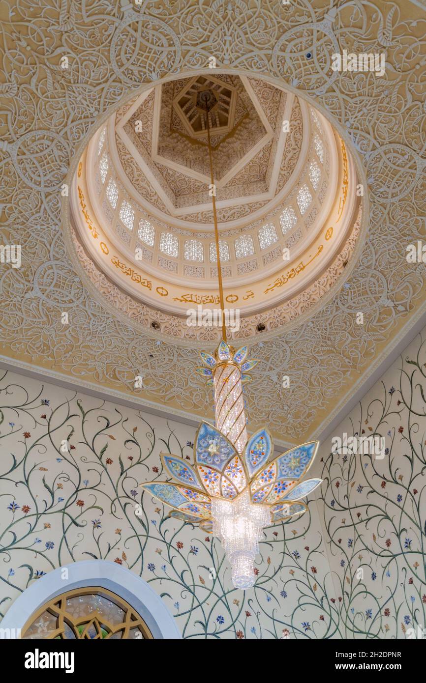 Chandelier in Sheikh Zayed Grand Mosque in Abu Dhabi, United Arab ...