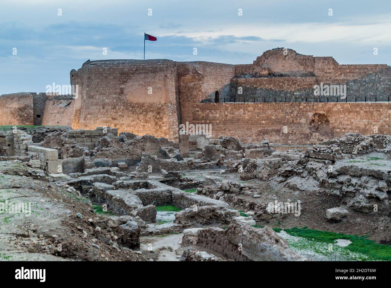 Ruins of Bahrain Fort Qal'at al-Bahrain in Bahrain Stock Photo - Alamy