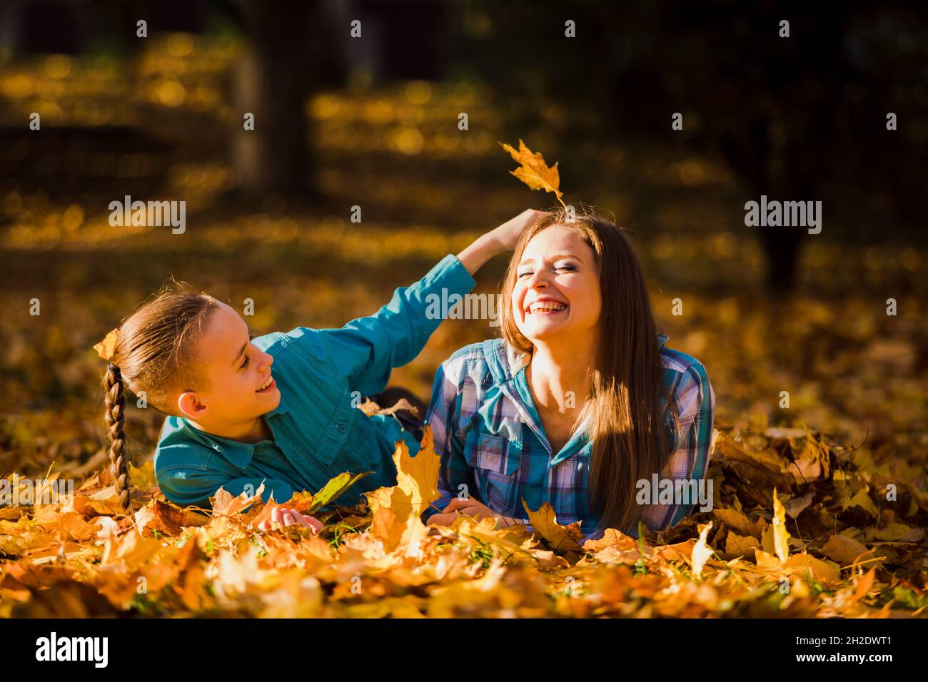 Parent child hiding face hi-res stock photography and images - Alamy