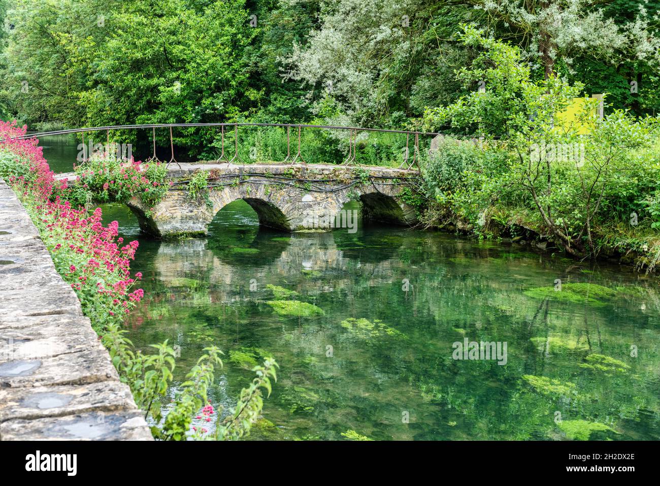 Bibury bridge hi-res stock photography and images - Alamy