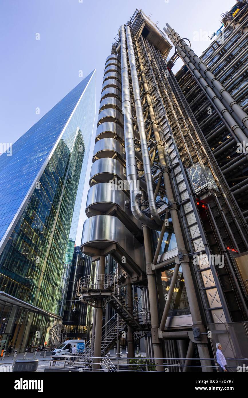Modern architecture: the Scalpel and Grade 1 listed Lloyd's Building ...