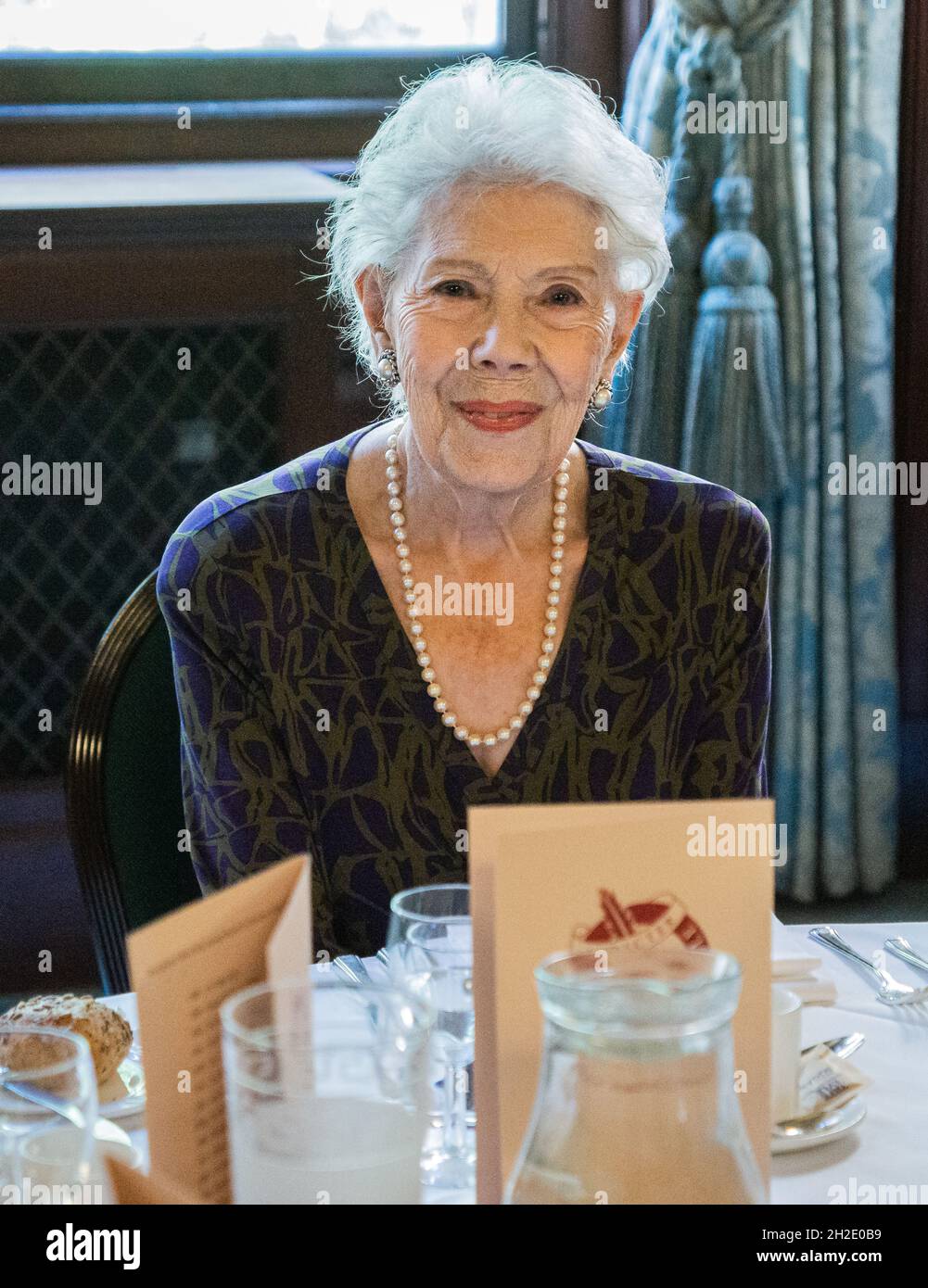 Award ceremony british empire hi-res stock photography and images - Alamy