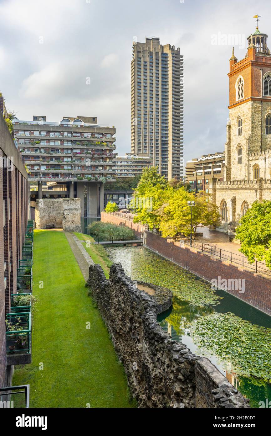 The perpendicular Gothic architecture church of St Giles-without ...