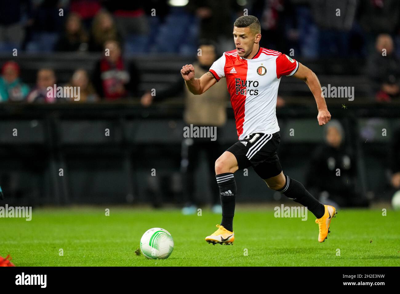 ROTTERDAM, NETHERLANDS - OCTOBER 21: Bryan Linssen of Feyenoord ...