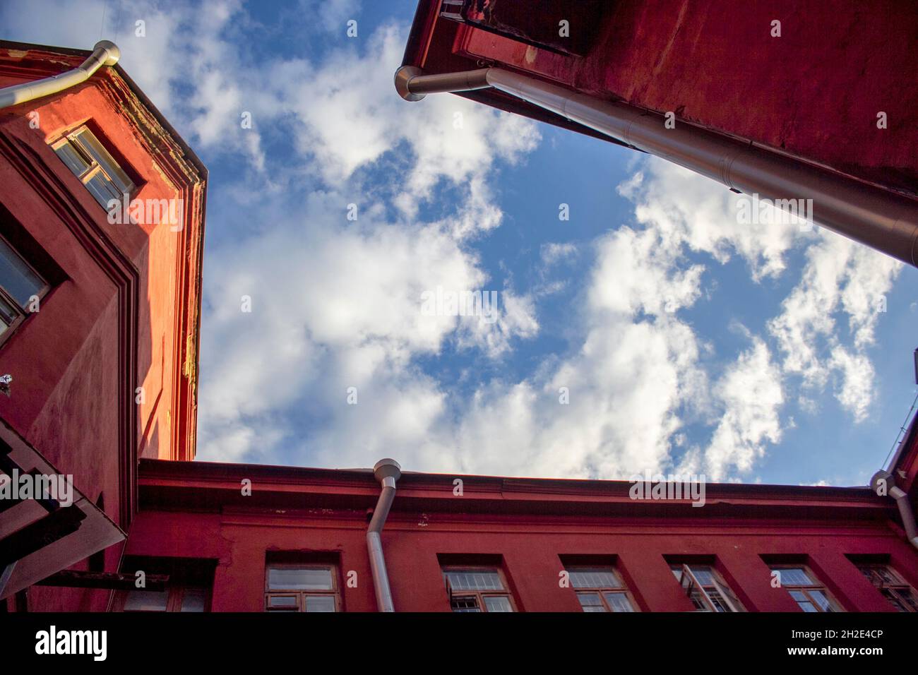 Old urban house hi-res stock photography and images - Alamy