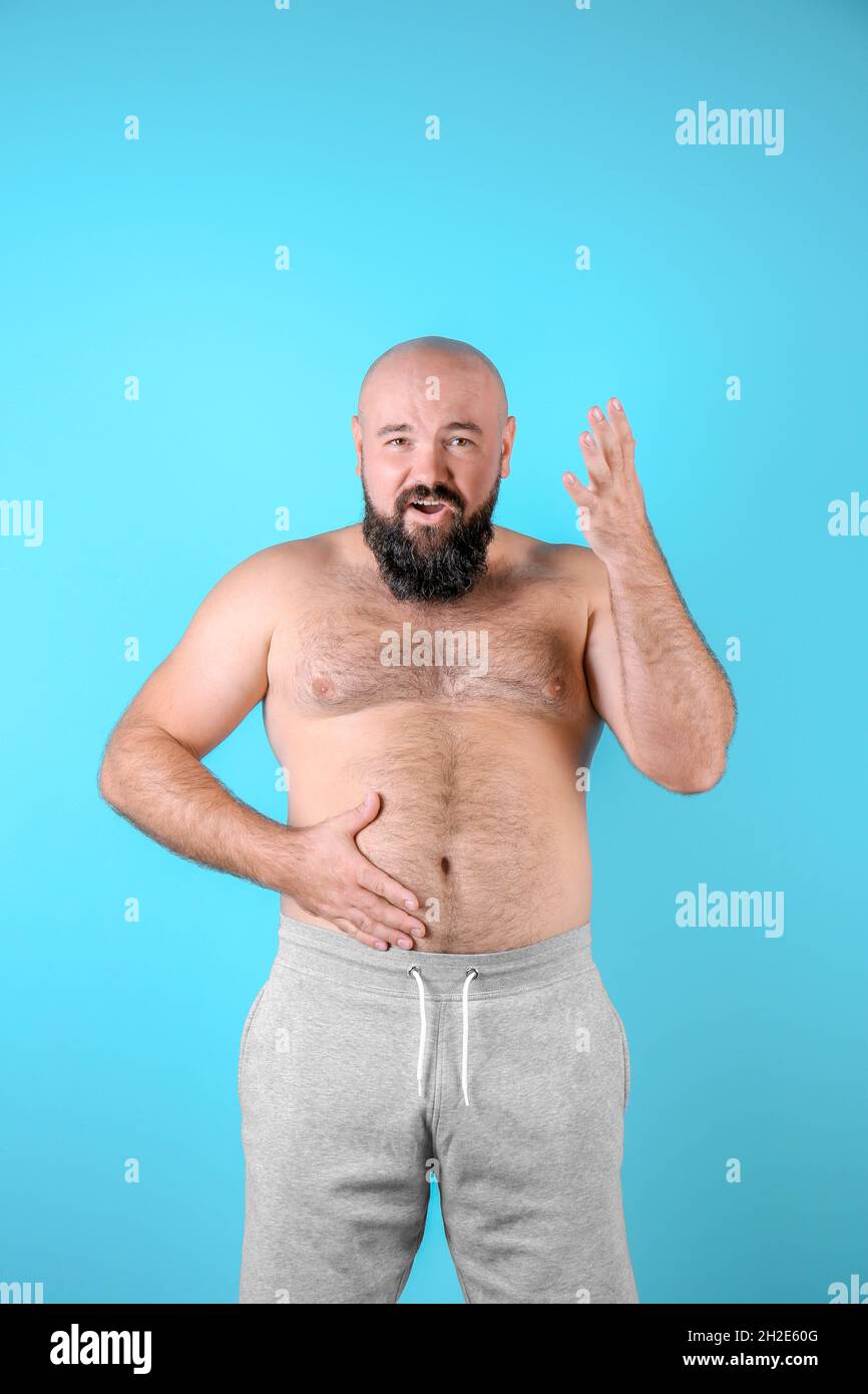 Fat man on color background. Weight loss Stock Photo - Alamy