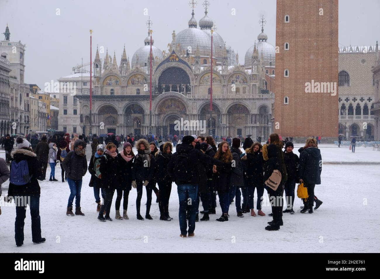 Snow covers the northern Italian city of Venice during its first snow ...