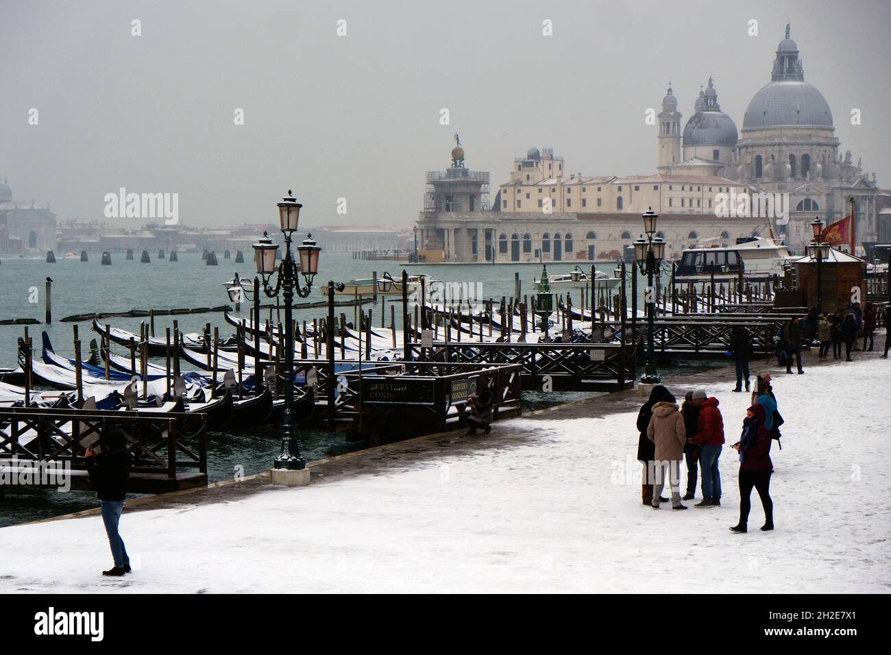 Snow covers the northern Italian city of Venice during its first snow ...