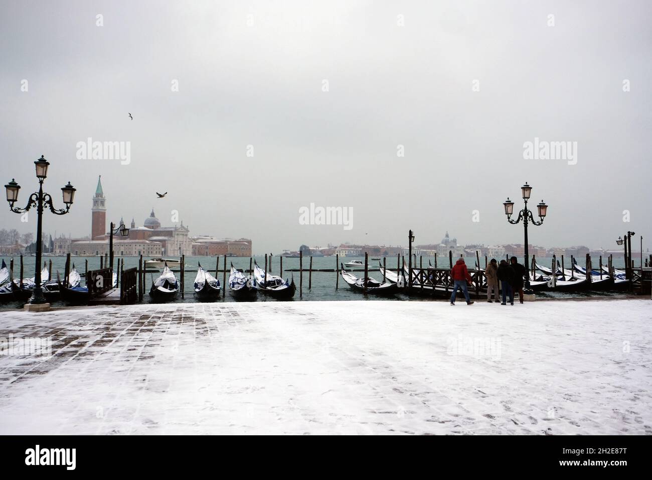 Snow covers the northern Italian city of Venice during its first snow ...