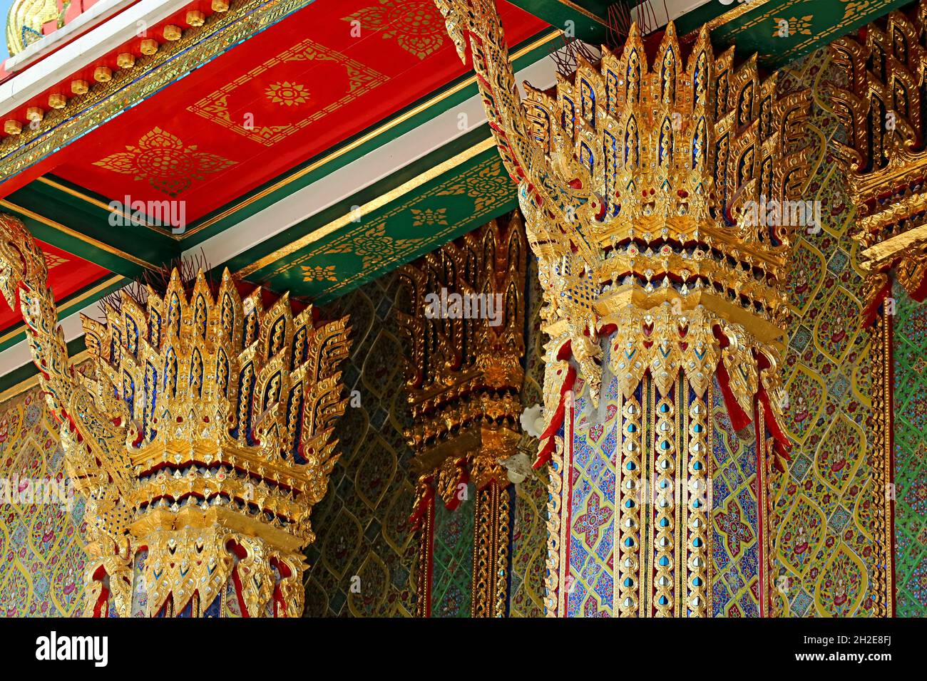 Pillar detail thai temple hi-res stock photography and images - Alamy
