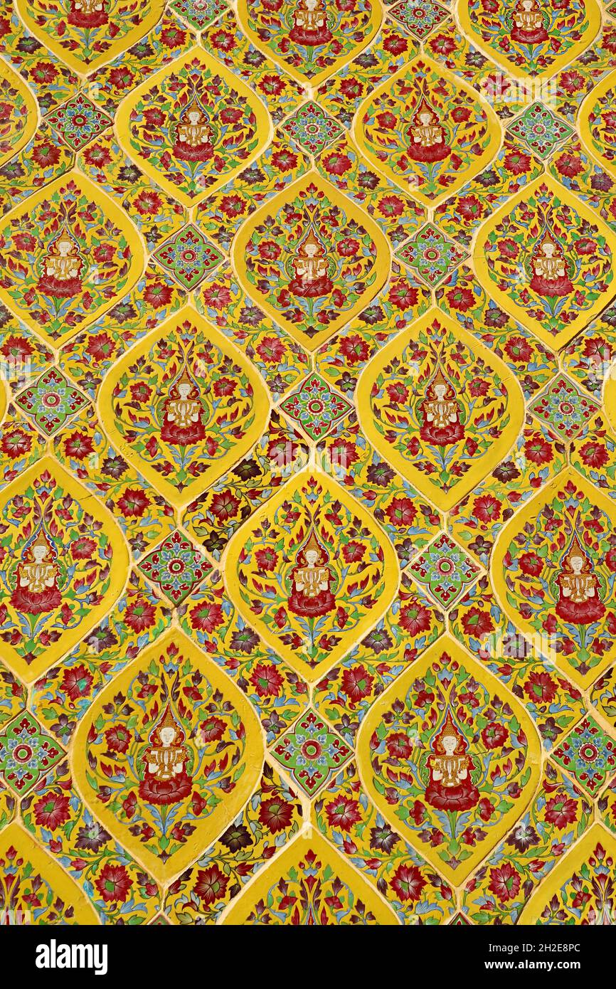 Gorgeous Five-colored Benjarong Porcelain in "Thepphanom" Pattern of ...