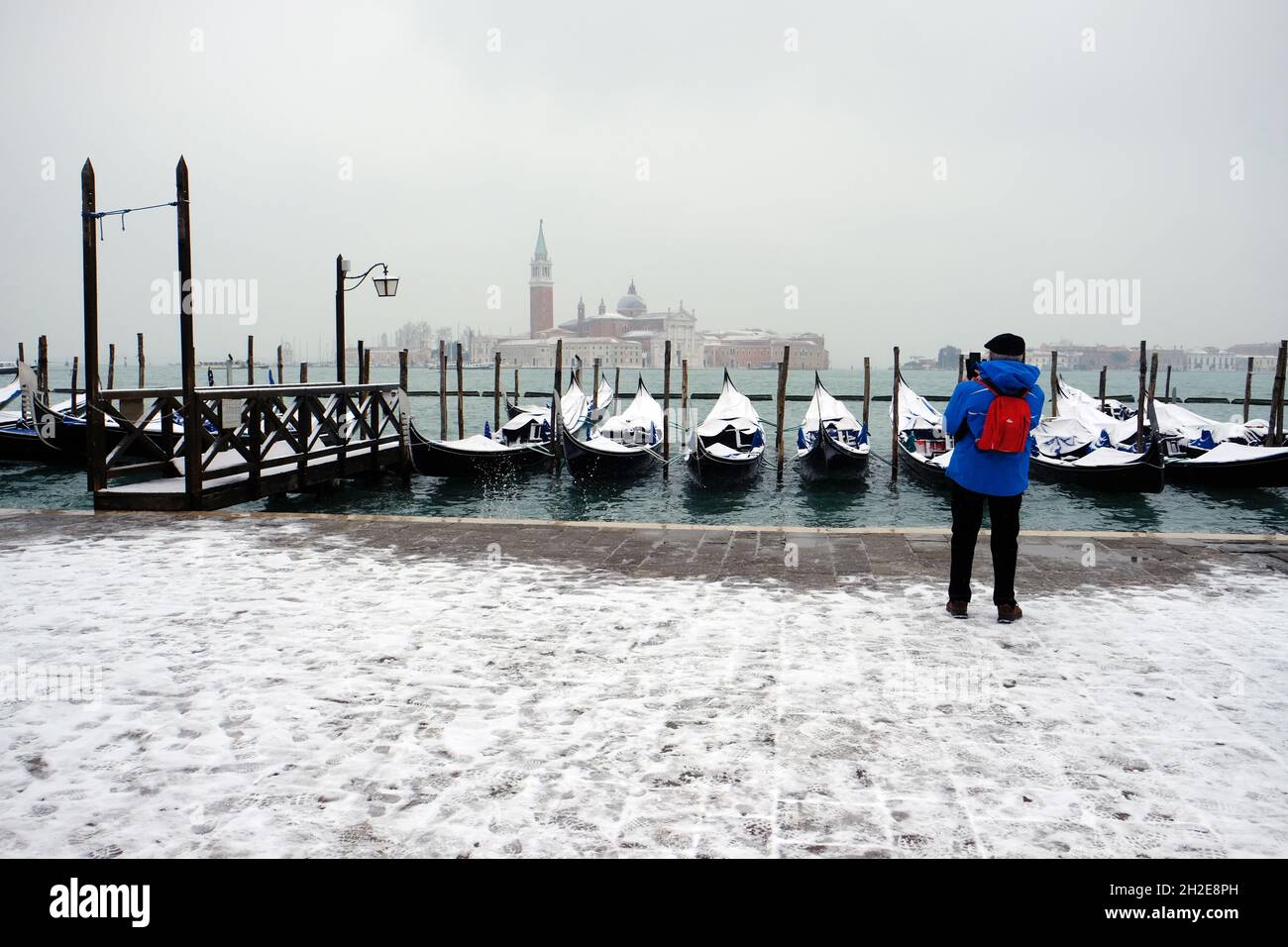 Snow covers the northern Italian city of Venice during its first snow ...