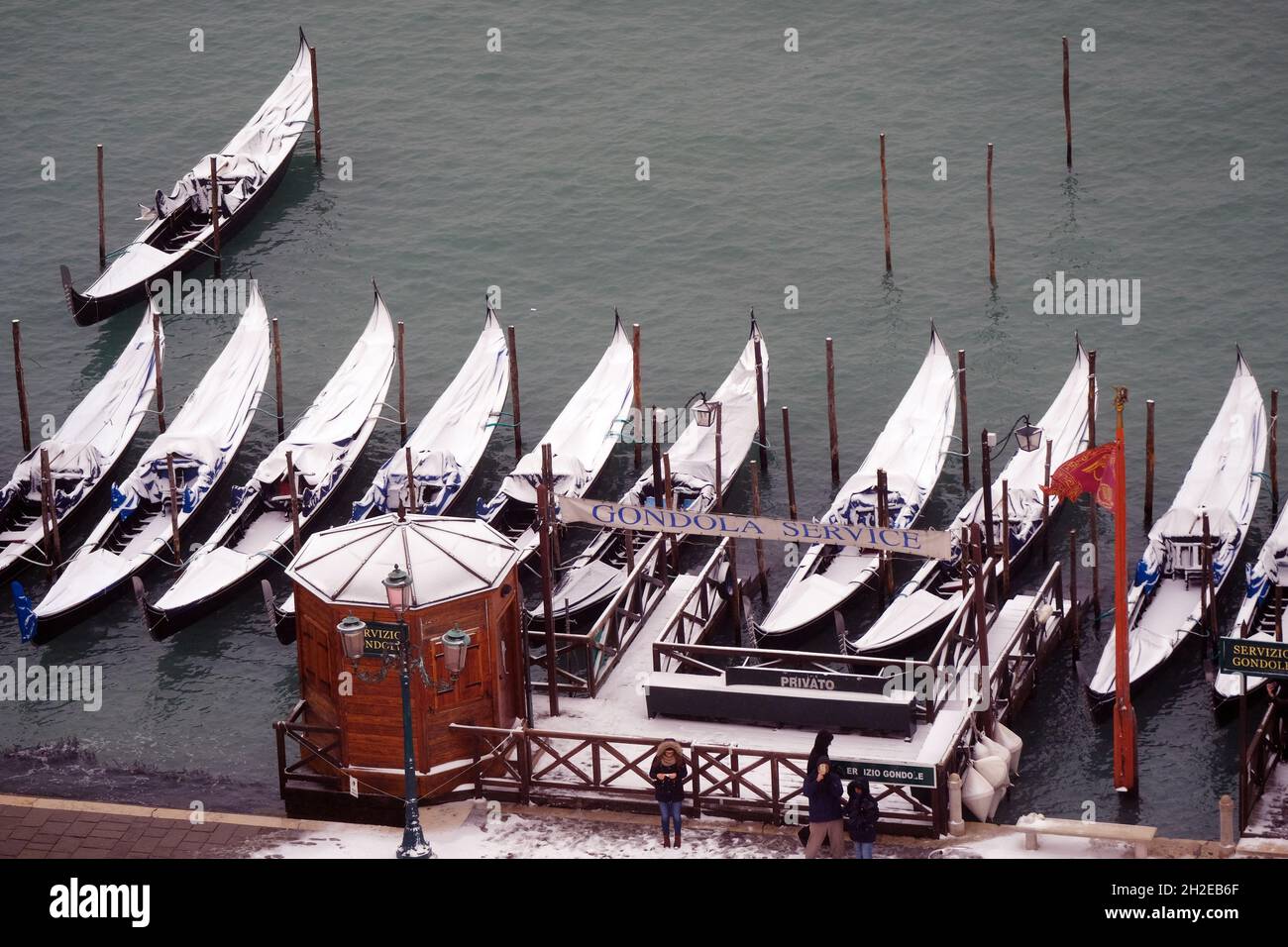 Snow covers the northern Italian city of Venice during its first snow ...