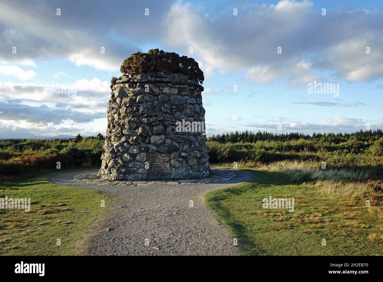 Scotland culloden battlefield memorial hi-res stock photography and ...