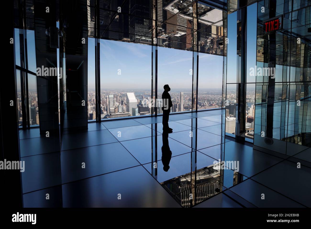 Summit one vanderbilt observation deck hi-res stock photography and ...