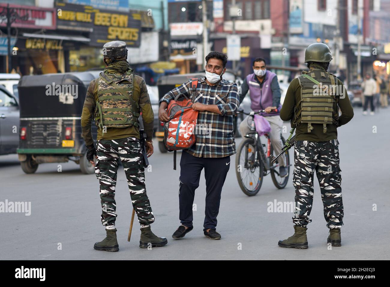 Frisking machine hi-res stock photography and images - Alamy