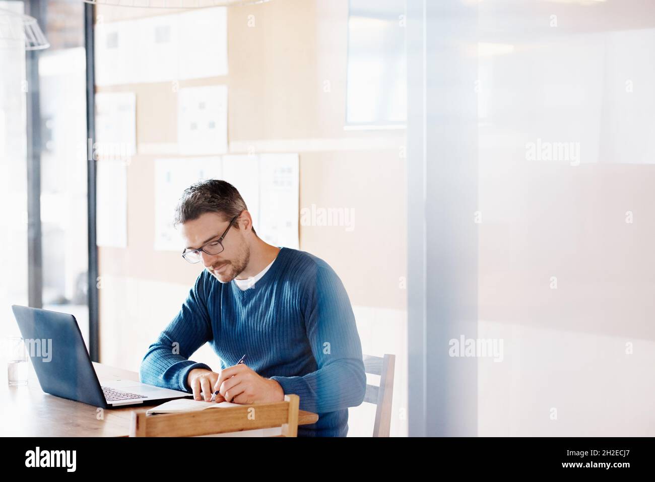 Employee scheduling hi-res stock photography and images - Alamy