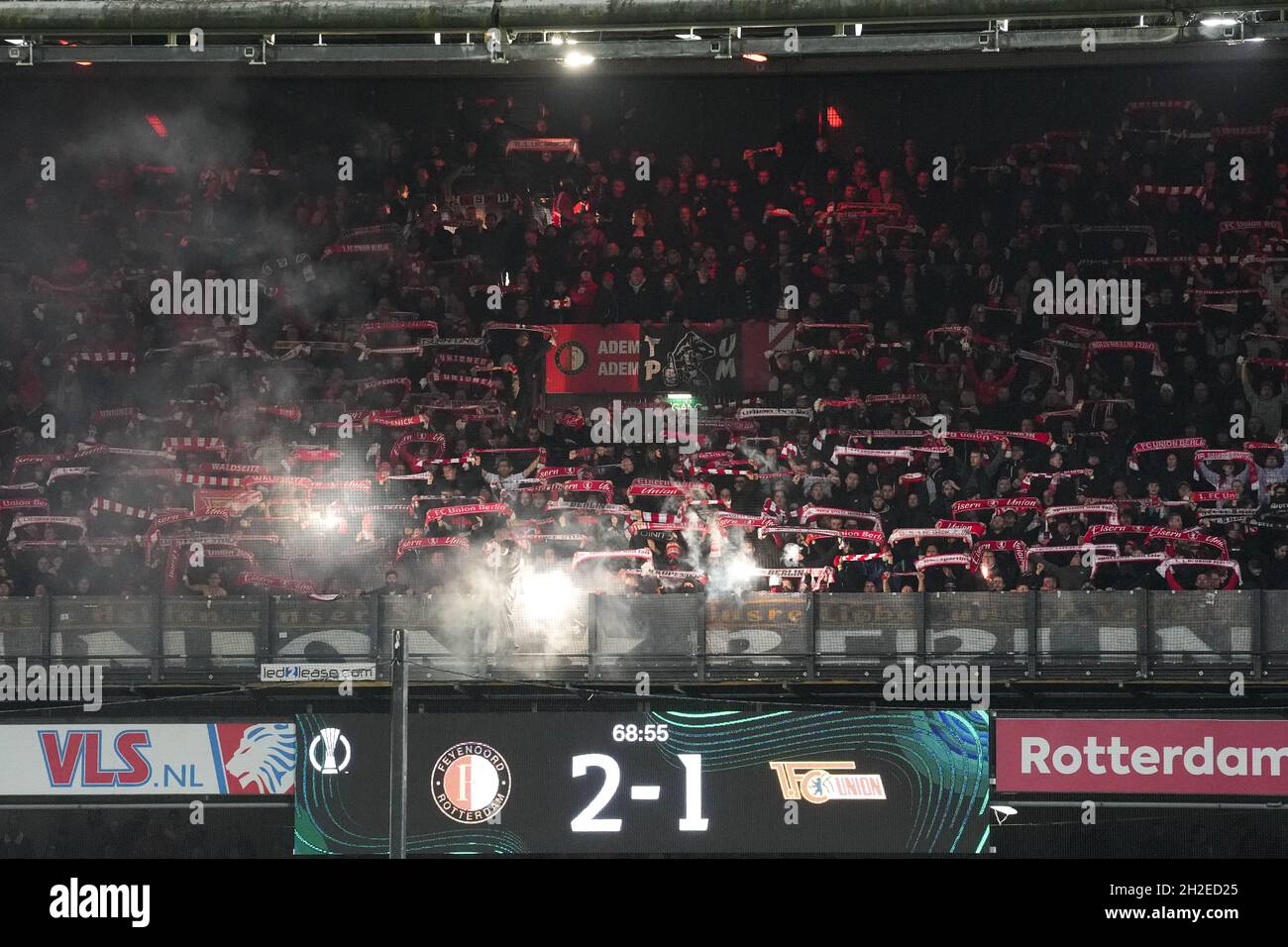 ROTTERDAM, NETHERLANDS - OCTOBER 21: Feyenoord fans celebrating victory ...