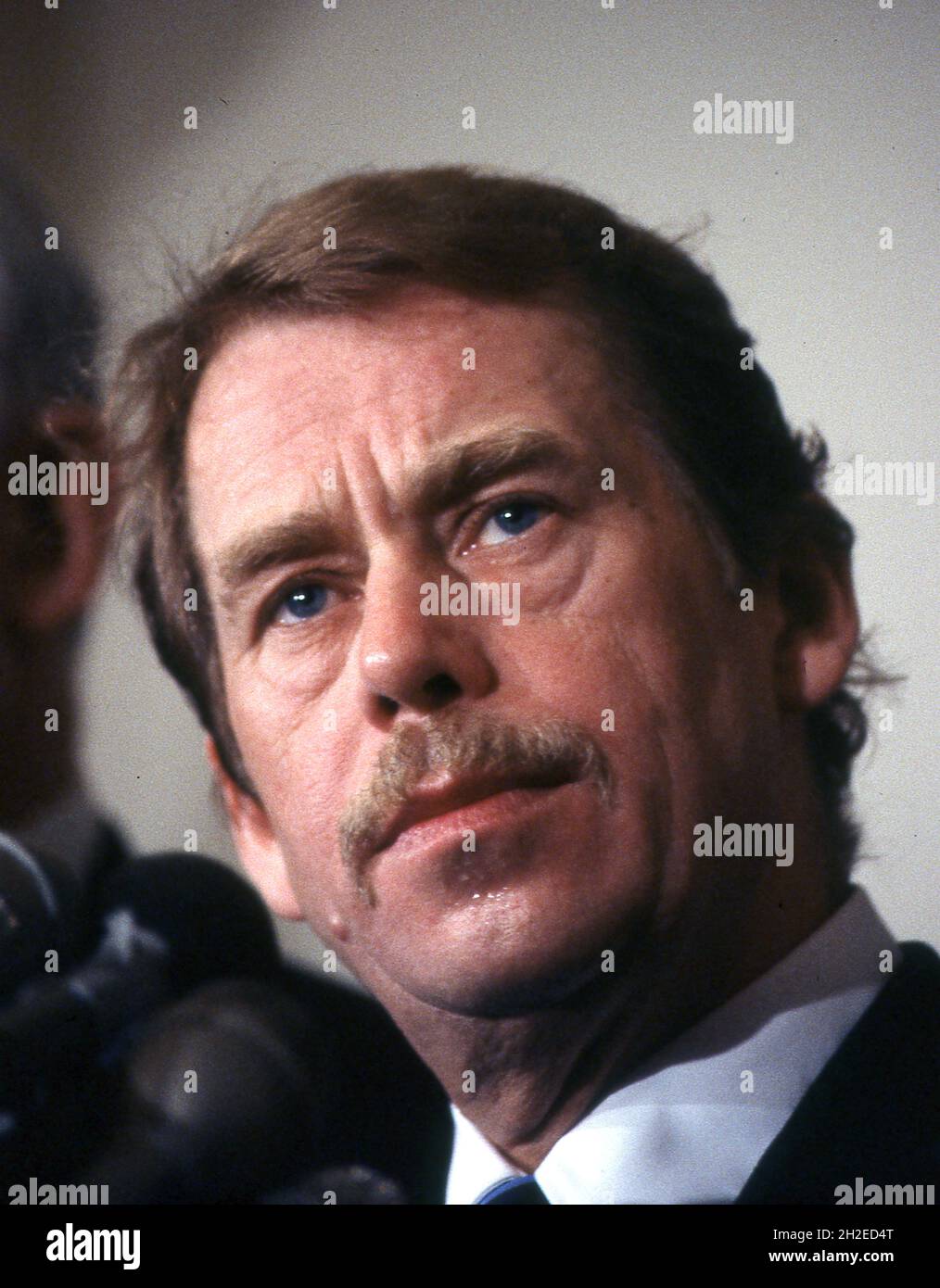 Vaclav havel 1990 hi-res stock photography and images - Alamy