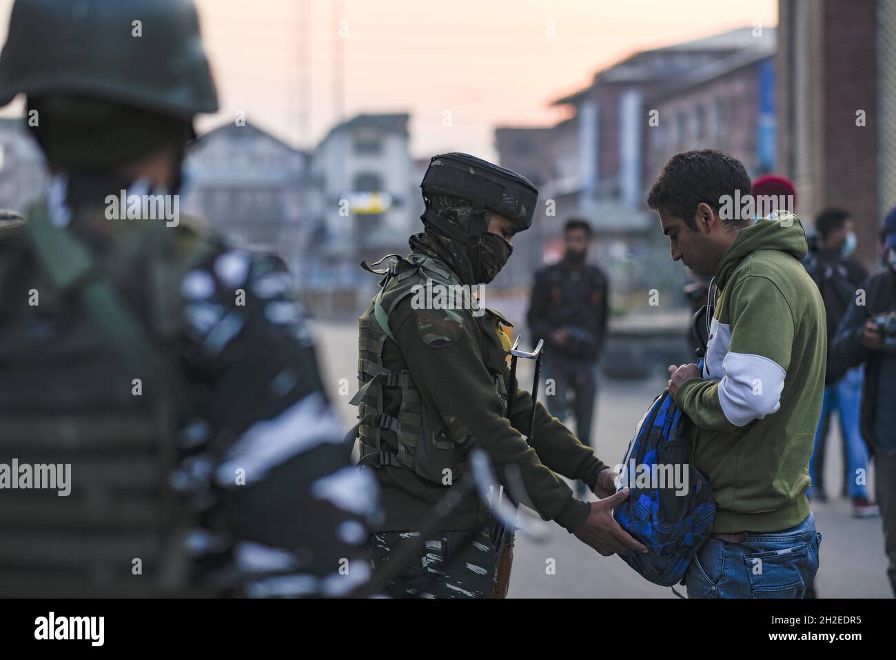 Frisking machine hi-res stock photography and images - Alamy