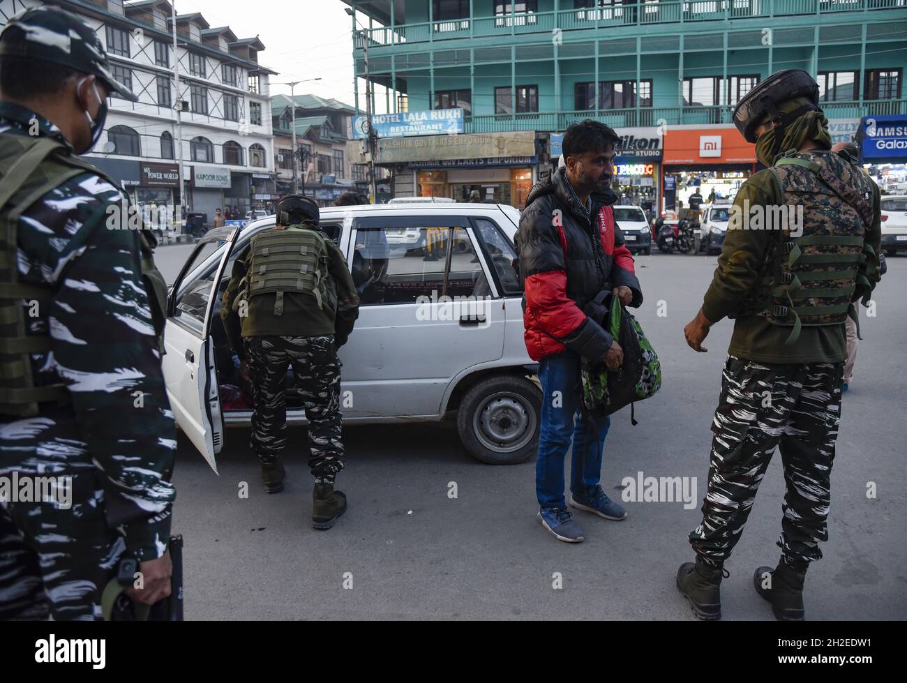 Frisking operation hi-res stock photography and images - Alamy