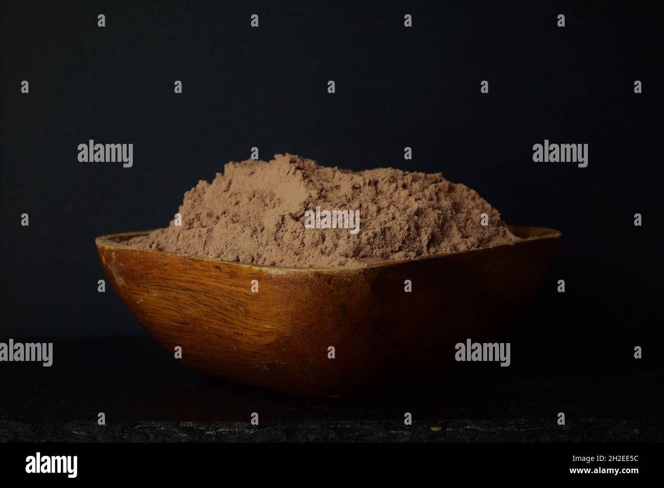 Flour on the table Stock Photo - Alamy