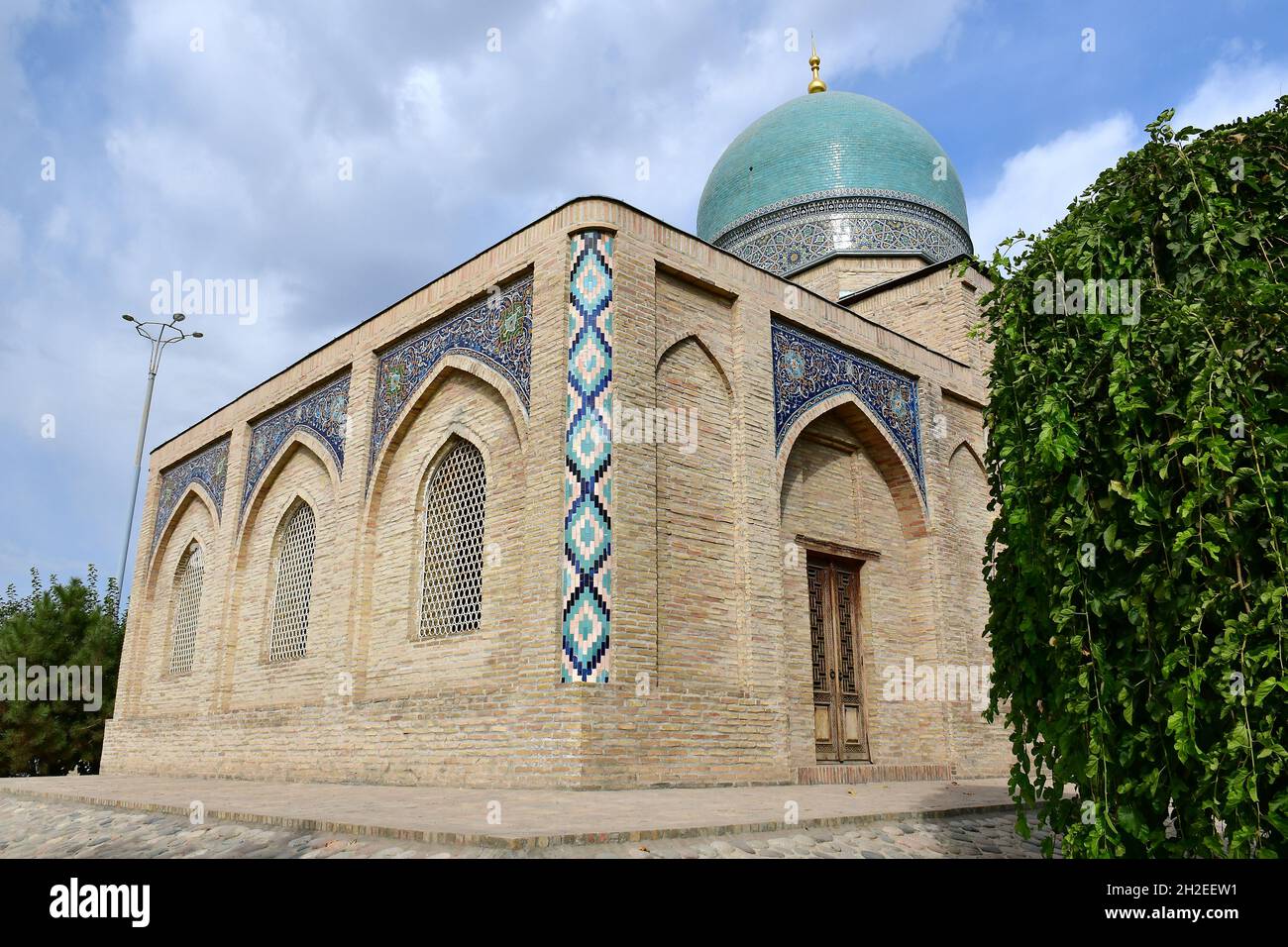 Abu Bakr Kaffal Shashi mausoleum, Tashkent, Uzbekistan, Central Asia ...