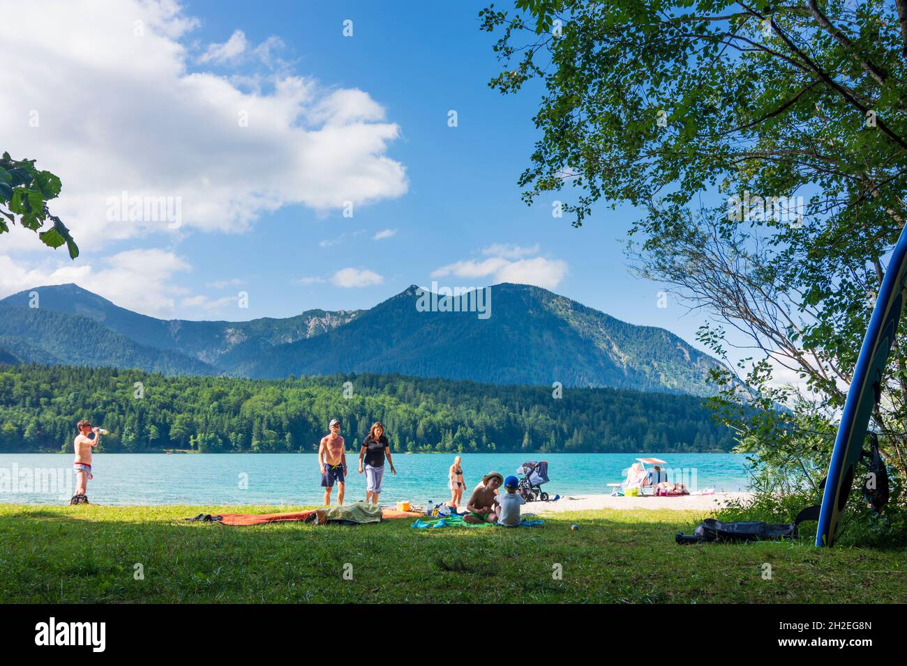 Kochel am See: Walchensee (Lake Walchen), beach, sunbather in Oberbayern, Upper Bavaria, Bayern ...