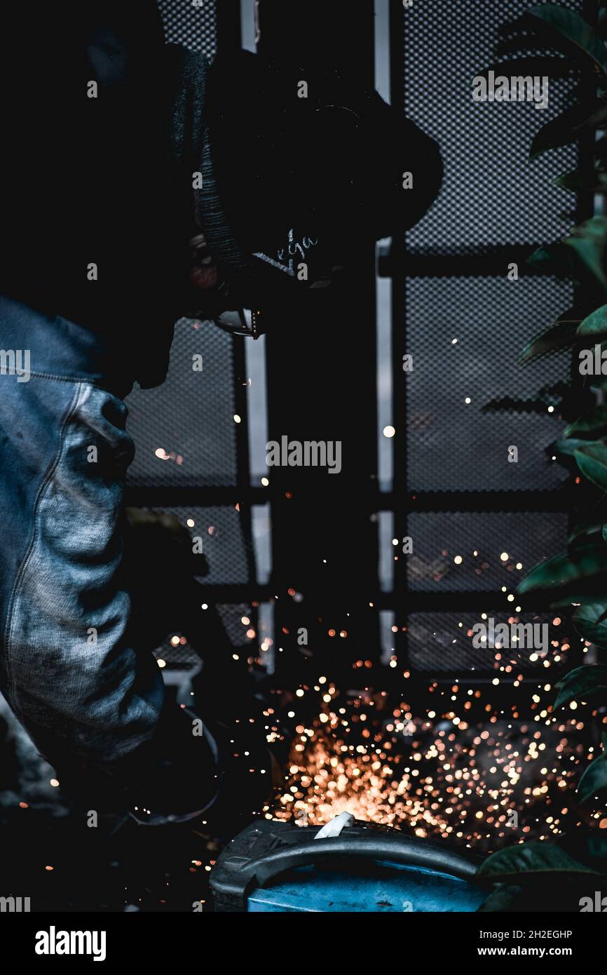 Vertical shot welding process hi-res stock photography and images - Alamy