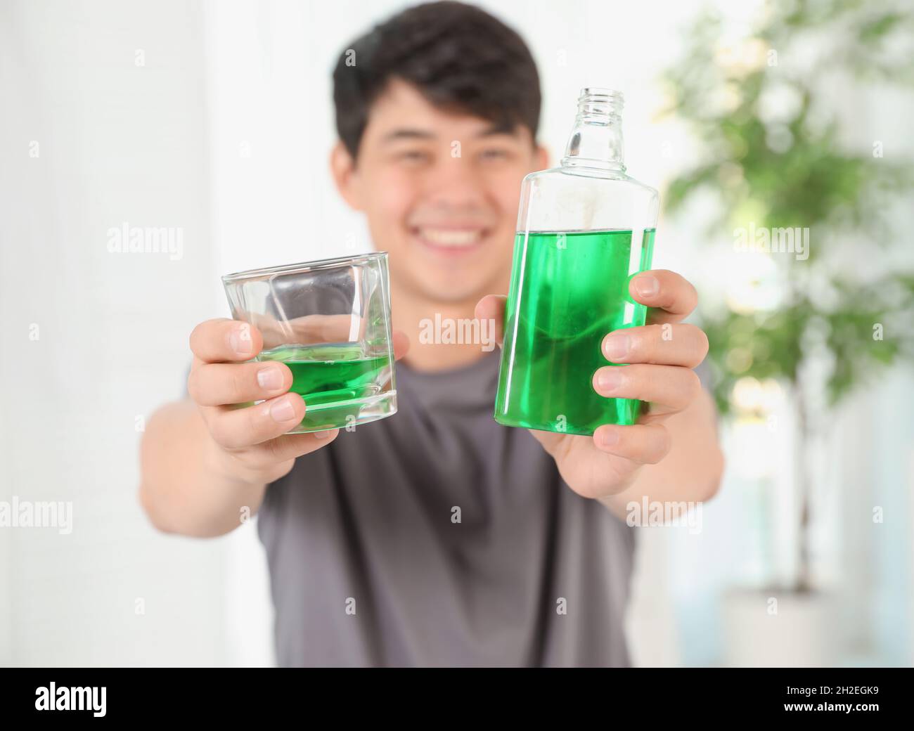 Man rinsing mouth wash hi-res stock photography and images - Alamy