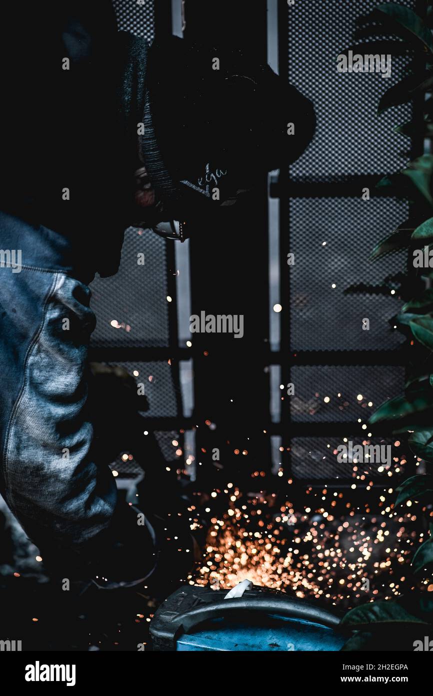 Vertical shot welding process hi-res stock photography and images - Alamy